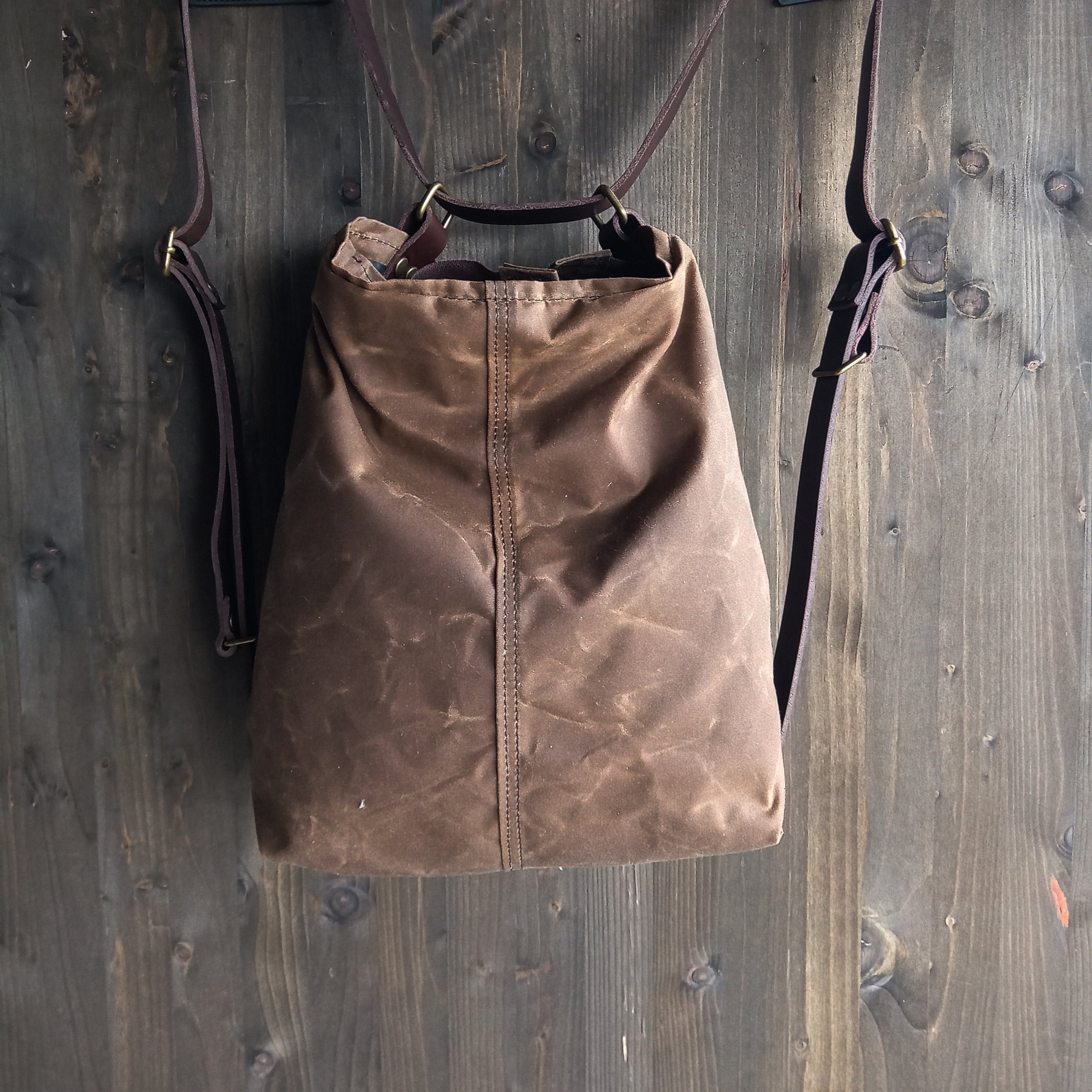 Convertible backpack in waxed canvas – Officine Canvas Milano